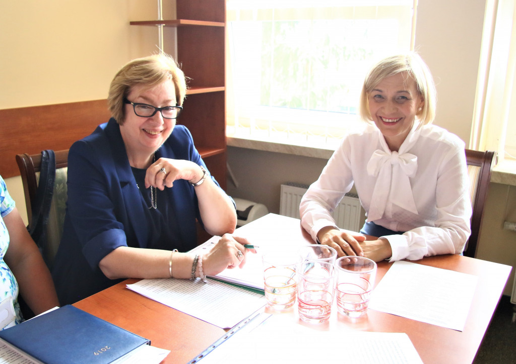 O wsparciu rodziny i systemu pieczy zastępczej - Urząd Marszałkowski Województwa Świętokrzyskiego