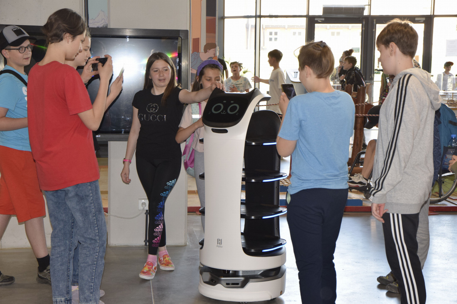 Bella Bot - robot, przyjaciel dzieci - nową atrakcją w Centrum Nauki ...